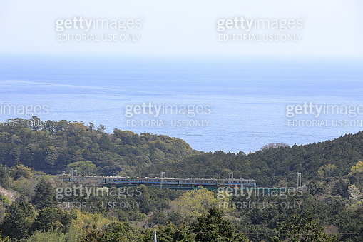 train running along seaside of Izu, Shizuoka, Japan (Izukyu line) 이미지 ...
