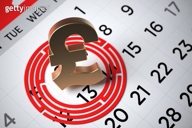 Golden pound symbol and red-colored maze. 이미지 (1369413302) - 게티이미지뱅크