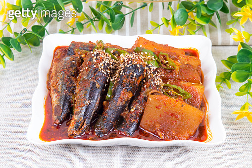 Braised saury -kkongchi jorim (Korean food) 이미지 (1411135699) - 게티이미지뱅크