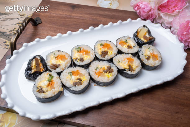 Delicious Korean food simple meal Cheese Gimbap 이미지 (1422936331) - 게티이미지뱅크
