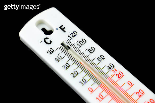 26 Celsius and 80 Fahrenheit degrees on a thermometer (1422231765) - 게티 ...