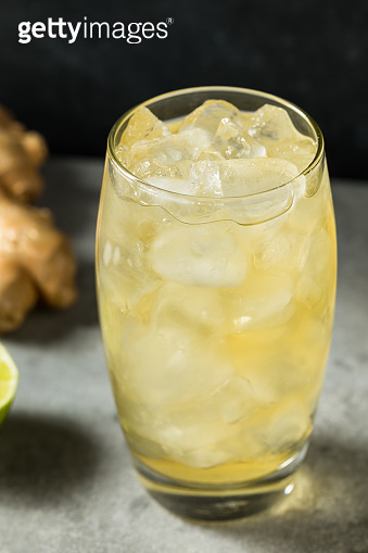 Cold Refreshing Ginger Beer 이미지 (1388417635) - 게티이미지뱅크