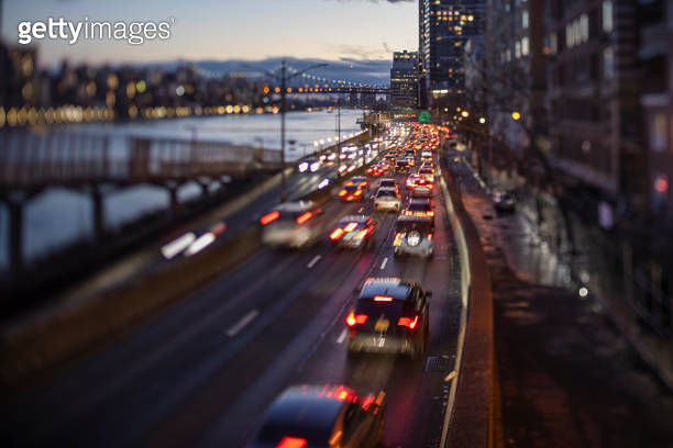 FDR Drive night traffic at Manhattan Upper East Side. Roosevelt Island ...