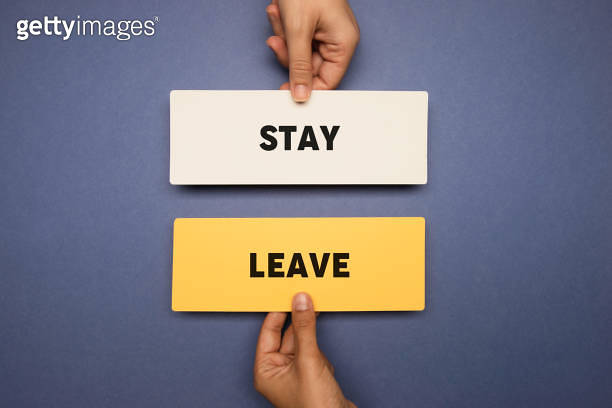 Stay Or Leave 이미지 (1423670232) - 게티이미지뱅크