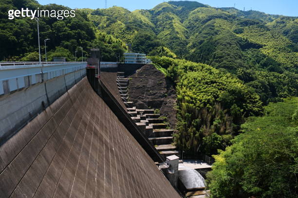 Dam slope and stairs of dams seen from the side 이미지 (1391877722) - 게티이미지뱅크
