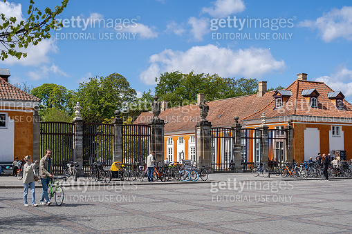 Main Entrance to Frederiksberg Gardens in Copenhagen (1400201932) - 게티이미지뱅크