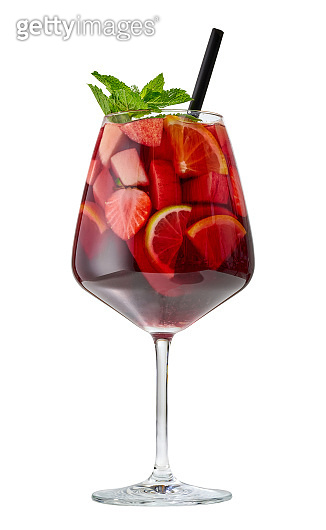 glass of red sangria 이미지 (1394657360) - 게티이미지뱅크