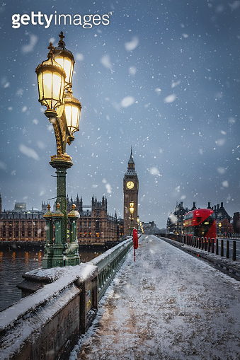 Beautiful winter view of the Westminster Bridge and Big Ben clocktower ...