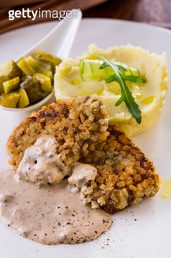 Breaded fish balls with mashed potatoes 이미지 (1445216062) - 게티이미지뱅크