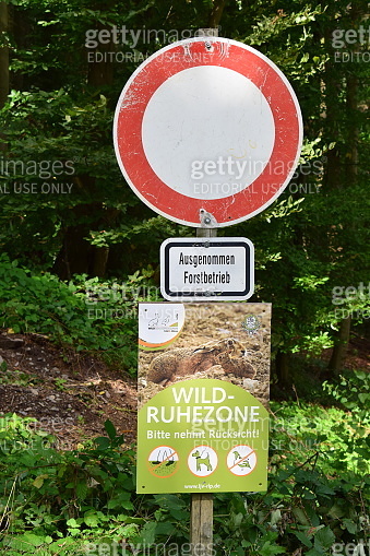 no entry and don't disturb the animals signs in German language 이미지 ...
