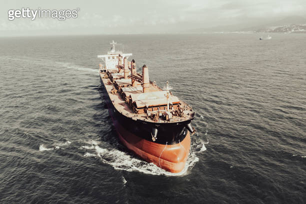 Aerial view of cargo ship in transit. 이미지 (1395946660) - 게티이미지뱅크