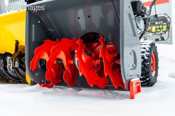 A new petrol snowplow is on sale. Snow removal mechanism. 이미지 ...