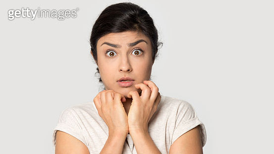 Portrait of scared Indian woman feel frightened 이미지 (1399787847) - 게티이미지뱅크
