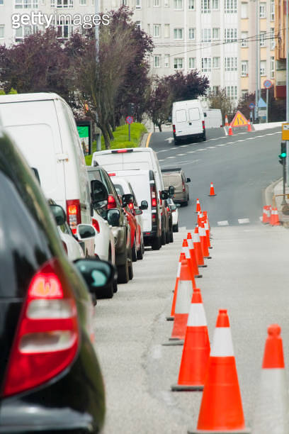 City street view, traffic jam, rows of cars and traffic cones. 이미지 ...