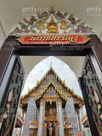 Gate of Wat Ratchapradit Sathit Mahasimaram Ratcha Wora Maha Viharn in ...