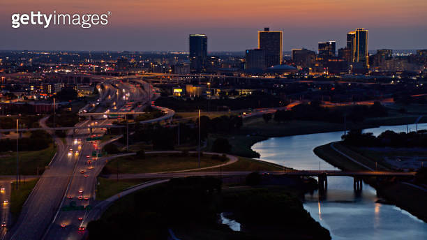Freeway Traffic at Night in Fort Worth, TX - Aerial 이미지 (1370589357 ...
