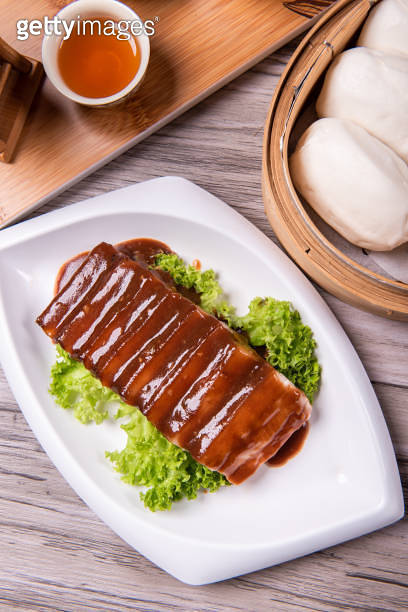 chinese traditional kong bak bao mantou sliced braised pork belly with ...