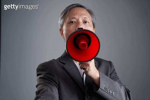 chinese ethnicity businessman holding red megaphone (1419353432) - 게티이미지뱅크