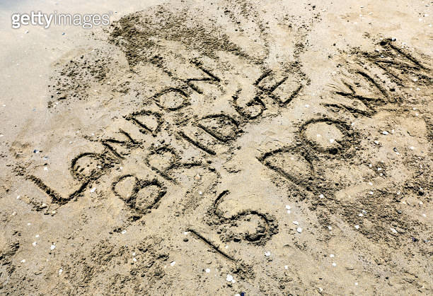 LONDON BRIDGE IS DOWN is the code name of the operation in the event of ...