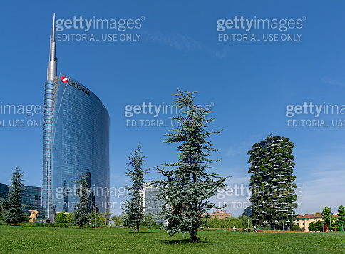 Milano, Italy. The iconic Unicredit tower and the Bosco Verticale ...