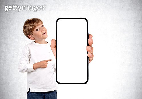 Child finger pointing at large phone mockup display on grey back 이미지 ...