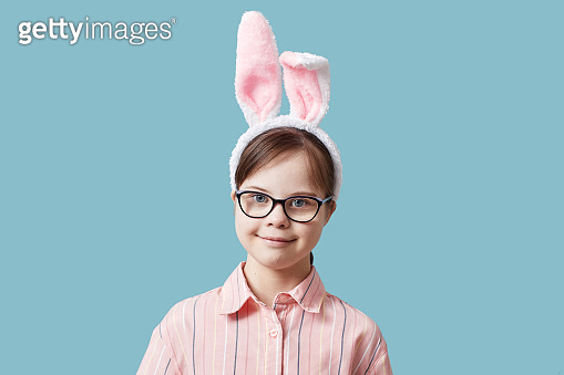 Girl With Down Syndrome Bunny Costume (1427749231) - 게티이미지뱅크