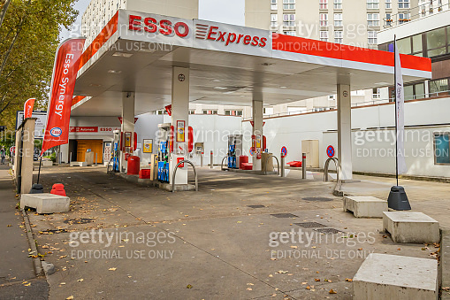 Empty Esso gas station with no gasoline available during a refinery ...