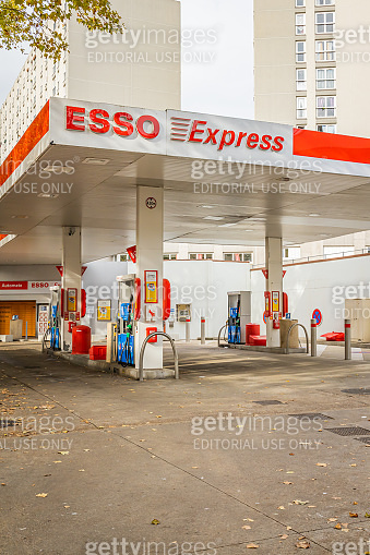 Empty Esso gas station with no gasoline available during a refinery ...