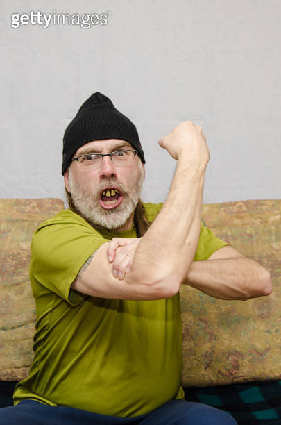 Ugly man at home during covid-19 pandemic lockdown 이미지 (1443625487 ...