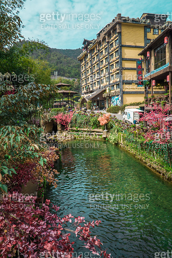 Gulong gorge scenery in spring 이미지 (1384135785) - 게티이미지뱅크