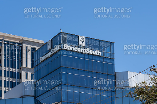 Bancorpsouth sign on the office building in Dallas, Texas, USA. 이미지 ...
