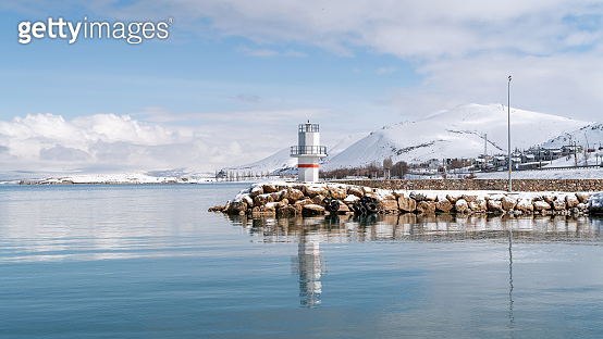 Small lighhouse at Lake of Van with snow and winter landscape 이미지 ...