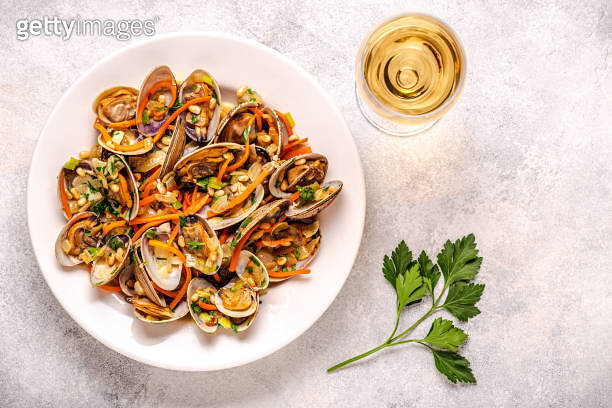 Shells vongole venus clams with vegetables and herbs 이미지 (1367686362 ...