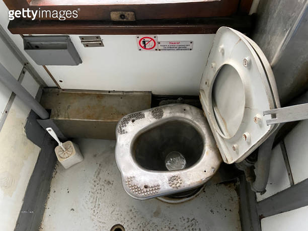Dirty train toilet. 이미지 (1370856148) - 게티이미지뱅크