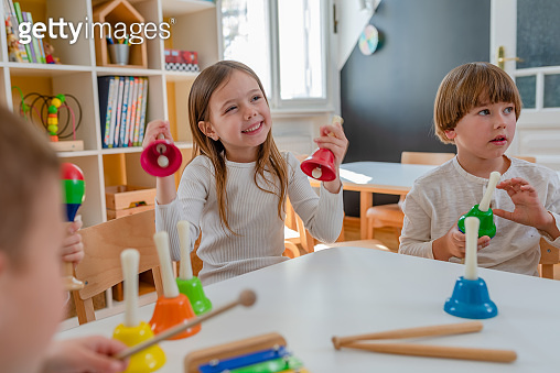 Preschool Children Playing Music Using Various Colorful Instruments 이미지 ...