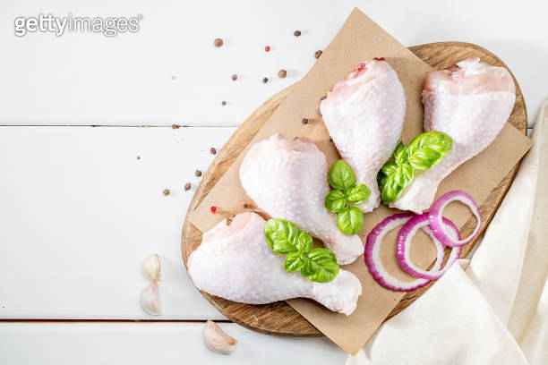Raw uncooked chicken drumsticks. Raw butchered chicken meat with fresh ...