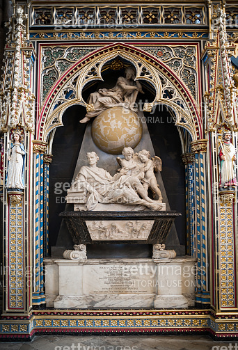 Sir Isaac Newton tomb in Altar of Westminster Abbey. (1448773876) - 게티이미지뱅크