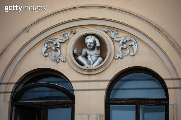 Building with ornate architectural elements in Vilnius, Lithuania 이미지 ...