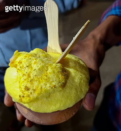 Varanasi famous sweet dish Makkhan Mallaiya made from milk cream 이미지 ...