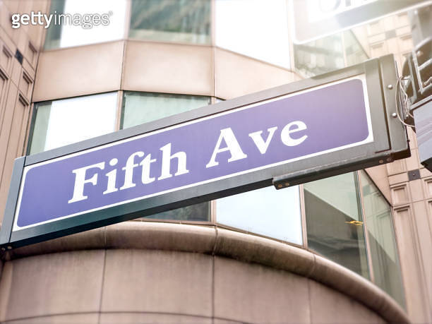 Fifth avenue sign in New York City 이미지 (1437325422) - 게티이미지뱅크