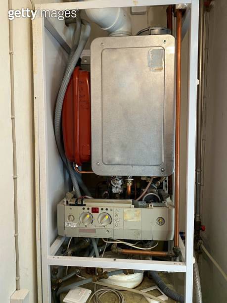 Inside of a 20 year-old gas boiler. 이미지 (1384604346) - 게티이미지뱅크