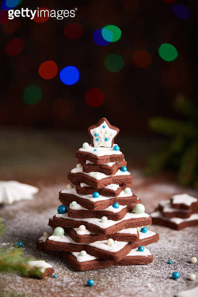 Gingerbread cookie vertical 3D Christmas tree shape with icing ...