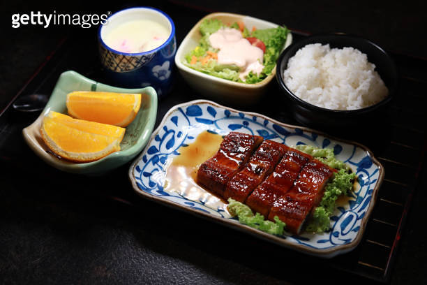 Unagi don or grilled eel rice bento 이미지 (1432769667) - 게티이미지뱅크