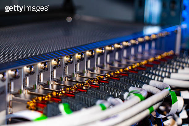 Close up kvm network moduls in server room (1369634759) - 게티이미지뱅크