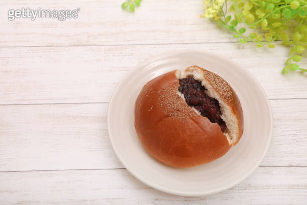 Japanese round bread filled with red bean paste. (1367733650) - 게티이미지뱅크