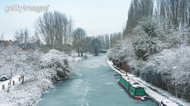 Narrow boat on the Bridgewater canal during cold weather in England ...
