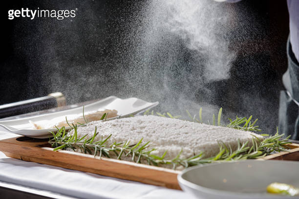 Steaming hot Himalayan salt for grilling fish fillet 이미지 (1411604562 ...
