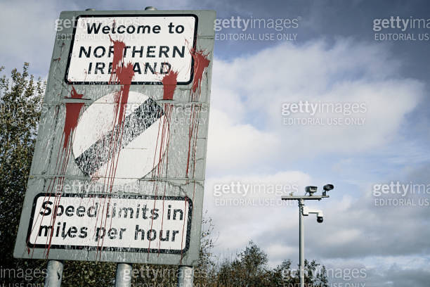 Sign welcoming visitors crossing the Irish/British border on the island ...
