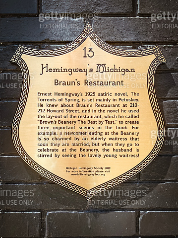 Historic Michigan Hemingway Society Sign Marker 이미지 (1411109543) - 게티이미지뱅크