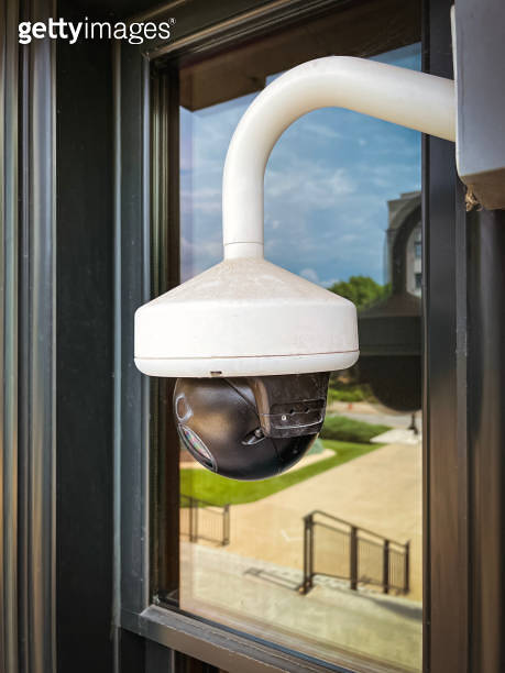 Security Camera in the Window with Reflections 이미지 (1402728520) - 게티이미지뱅크